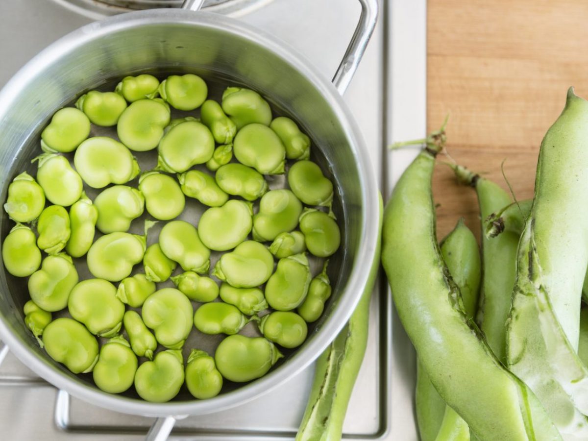 Come cucinare le fave: i trucchi per prepararle e gustarle fresche o secche