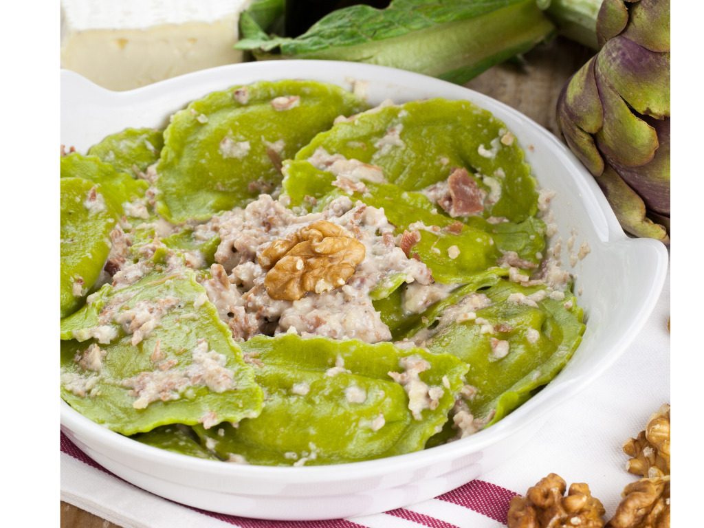 Ravioli fatti in casa con il pomodoro: la ricetta del primo piatto saporito