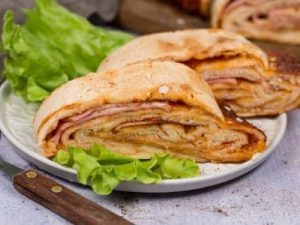 Scacciata siciliana, storia del piatto che unisce i popoli