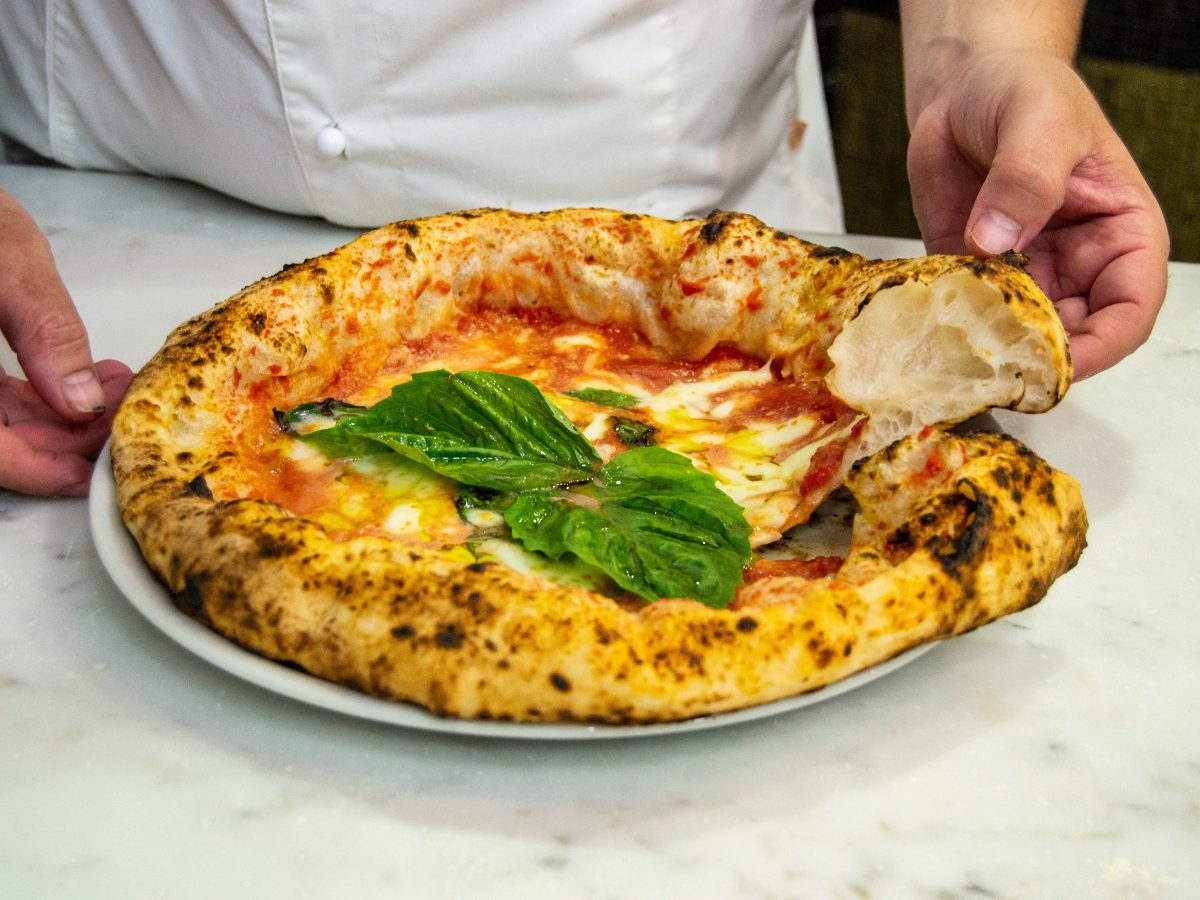 La pizza a canotto: cos'è, la ricetta perfetta e la storia