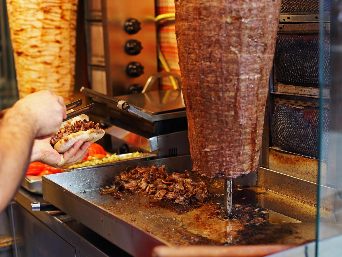 Kebab: la storia, le curiosità, cosa contiene