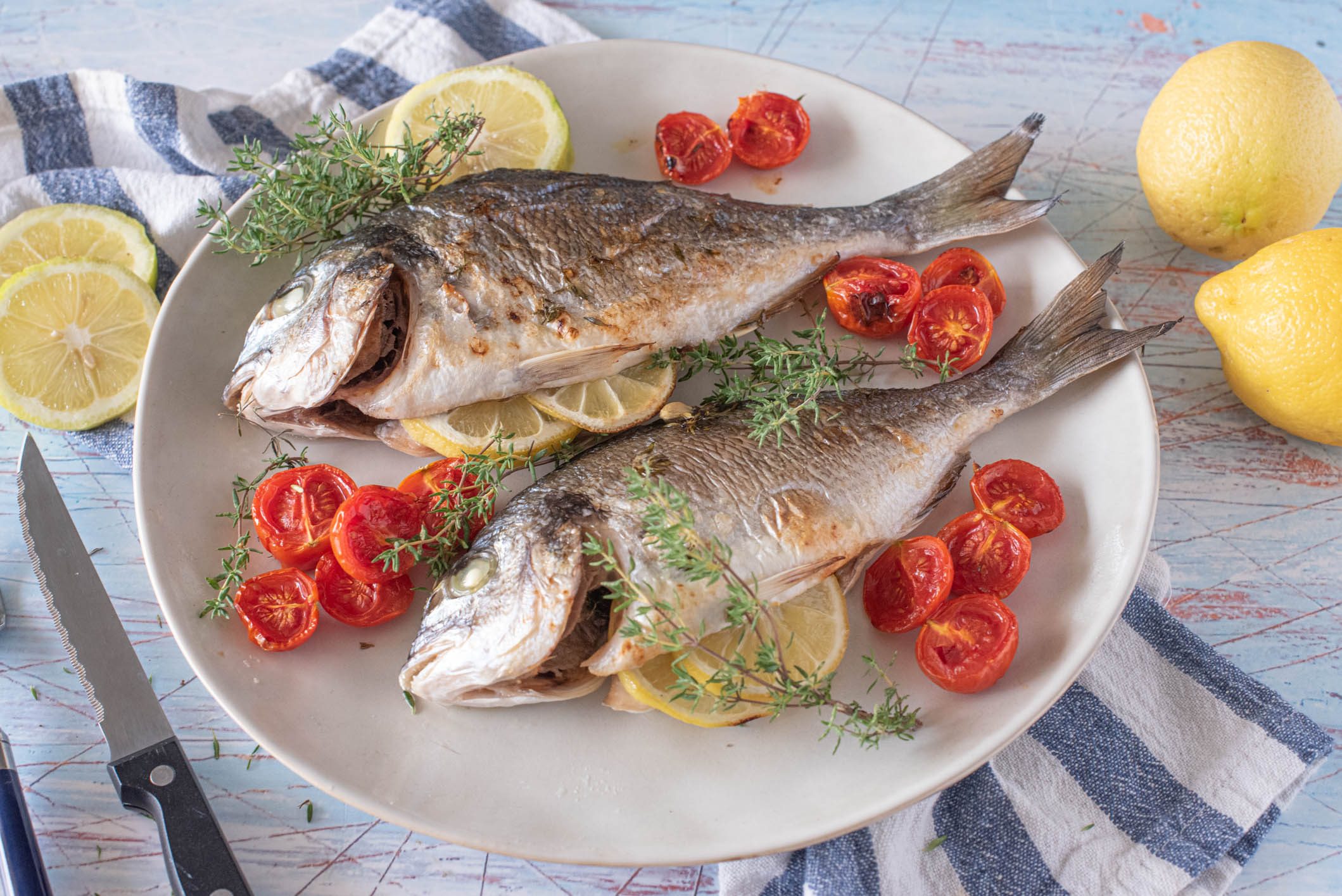 Orata al limone: la ricetta del piatto leggero e fragrante