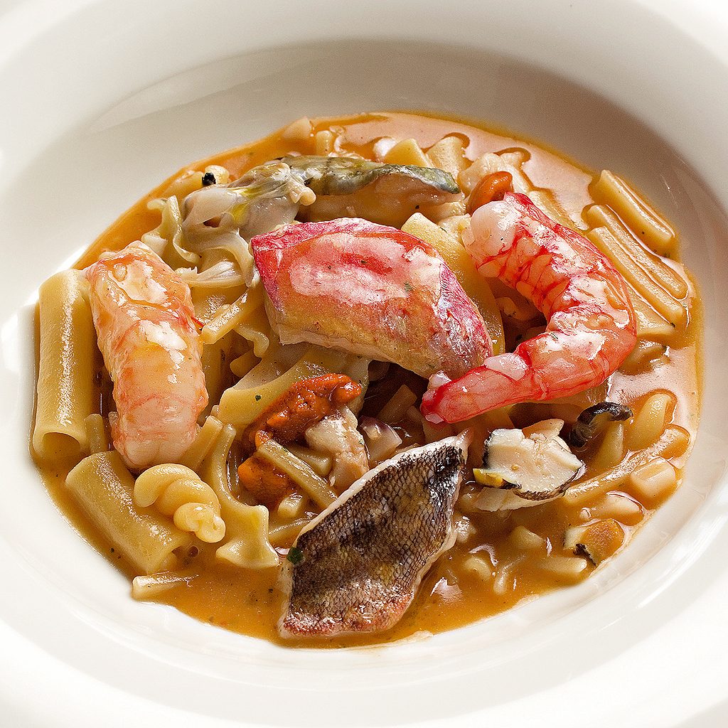 Minestra di pasta mista, crostacei e pesci di scoglio: la ricetta dello ...