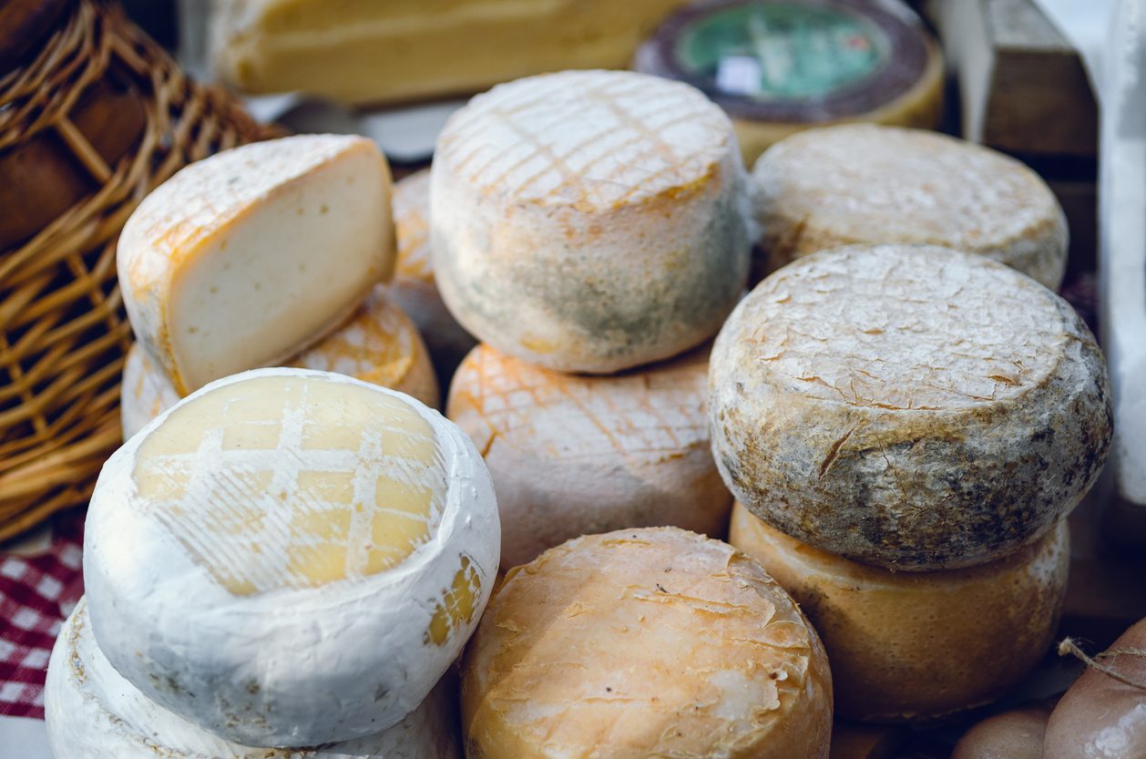 Formaggi caprini: caratteristiche, proprietà e principali tipologie ...