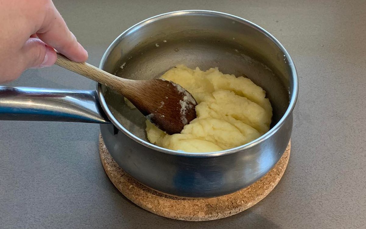 Gougéres: la ricetta di Alain Ducasse dei gustosi bignè al formaggio