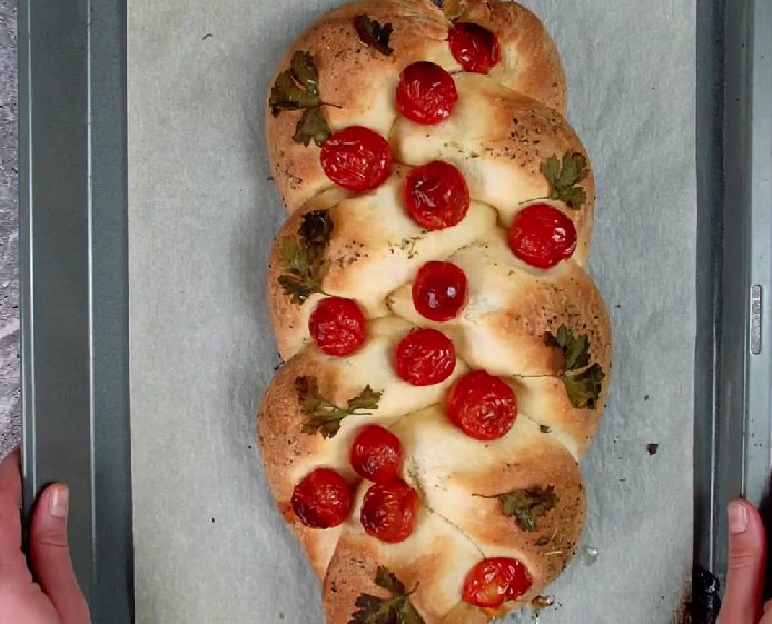 Treccia ripiena: la ricetta del rustico morbido e gustoso