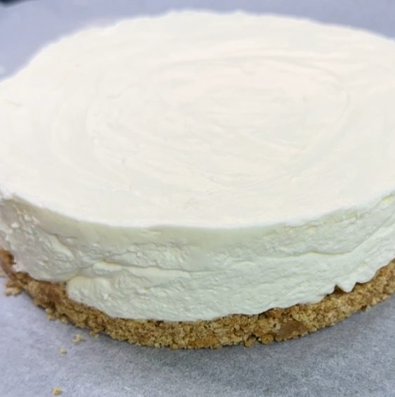 Cheesecake 3 ingredienti: la ricetta del dolce senza cottura veloce e ...