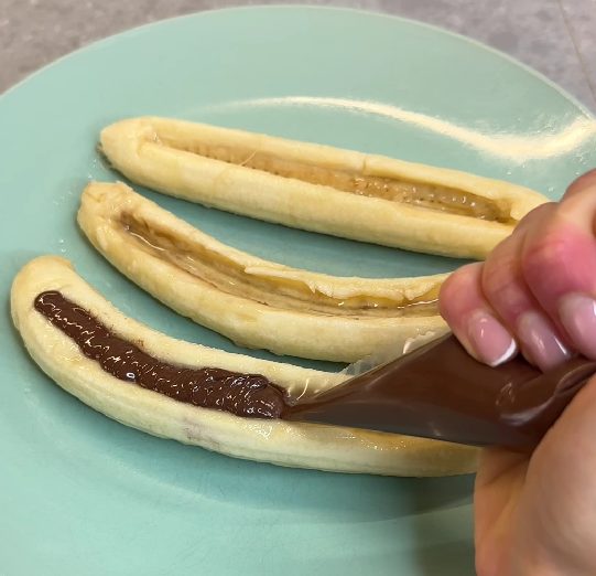 Banane ripiene in pasta sfoglia: la ricetta del dessert veloce e originale