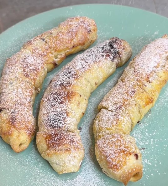 Banane ripiene in pasta sfoglia: la ricetta del dessert veloce e originale