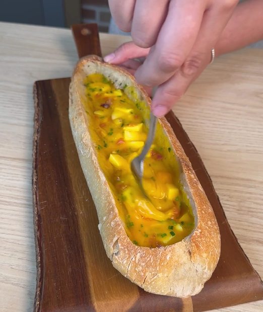 Pane farcito con uova: la ricetta dell'antipasto veloce e sostanzioso